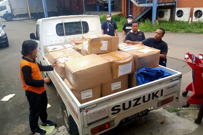 Kolaborasi Suzuki dan SCRC Distribusikan Donasi APD Buat Tenaga Medis ...